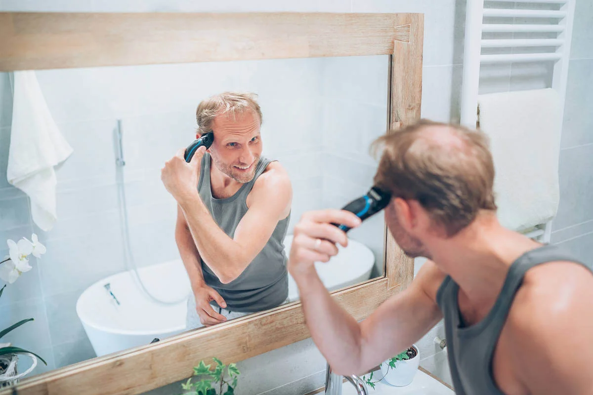 Diffuser Haarausfall: 6 Ursachen, Symptome und Behandlung